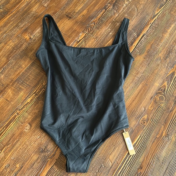 SKIMS | Tops | Skims Body Basics Square Neck Bodysuit Nwt | Poshmark